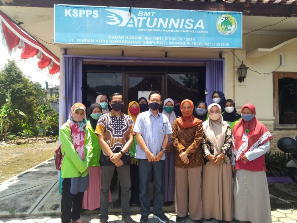 MAHASISWA ES STAIMAS KUNJUNGI BMT ATUNNISA